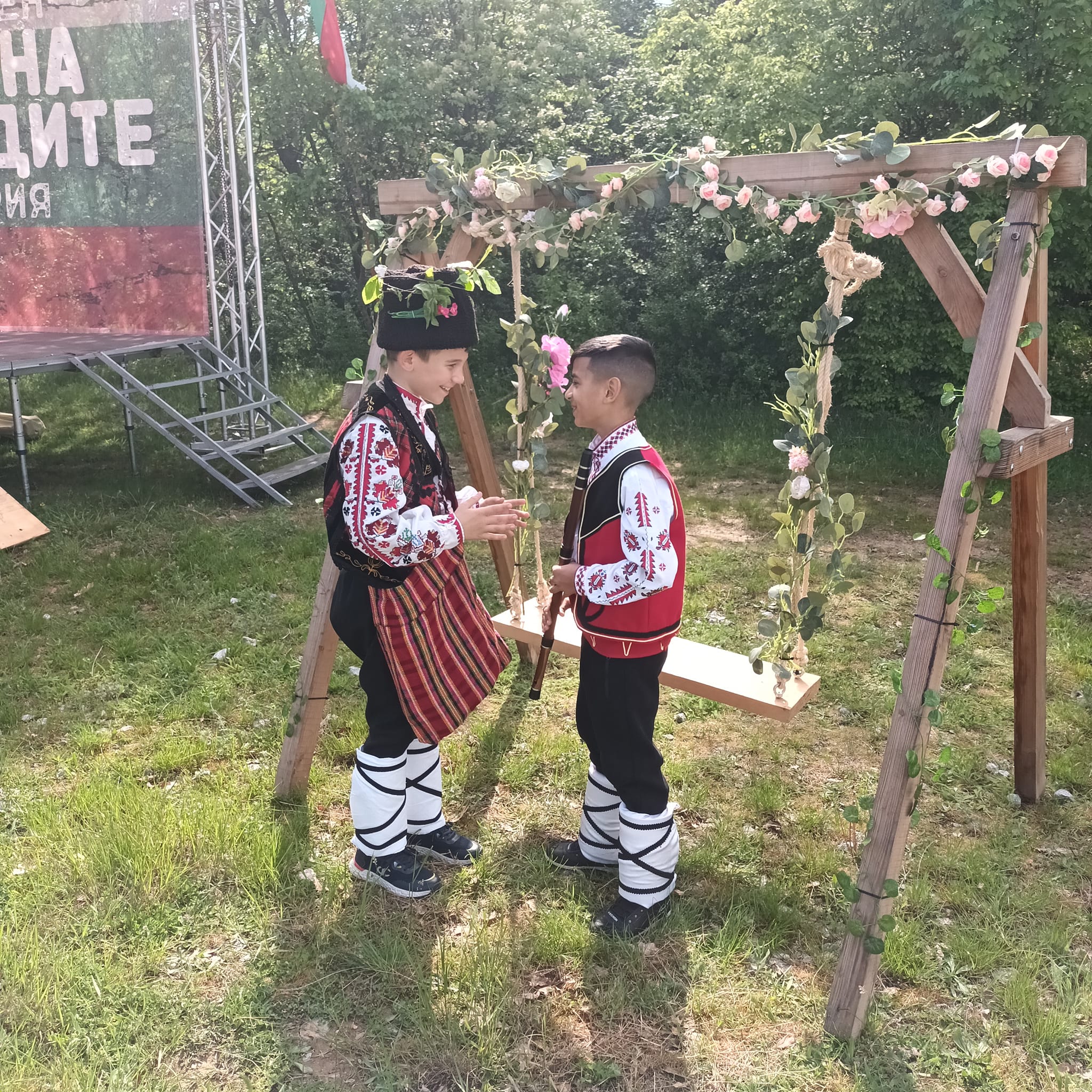 Николай Митев е сред десетимата златни медалисти на фолклорния фестивал ...